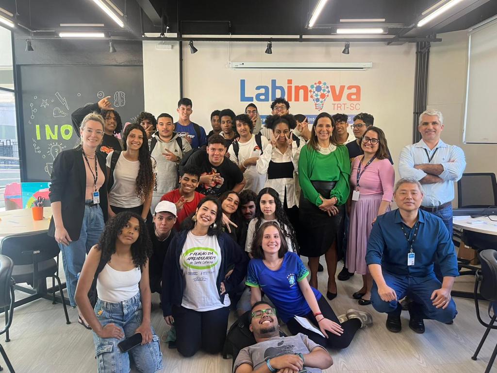 TRT-12 recebe a visita de 23 jovens do Programa Pode Crer, do Instituto ...