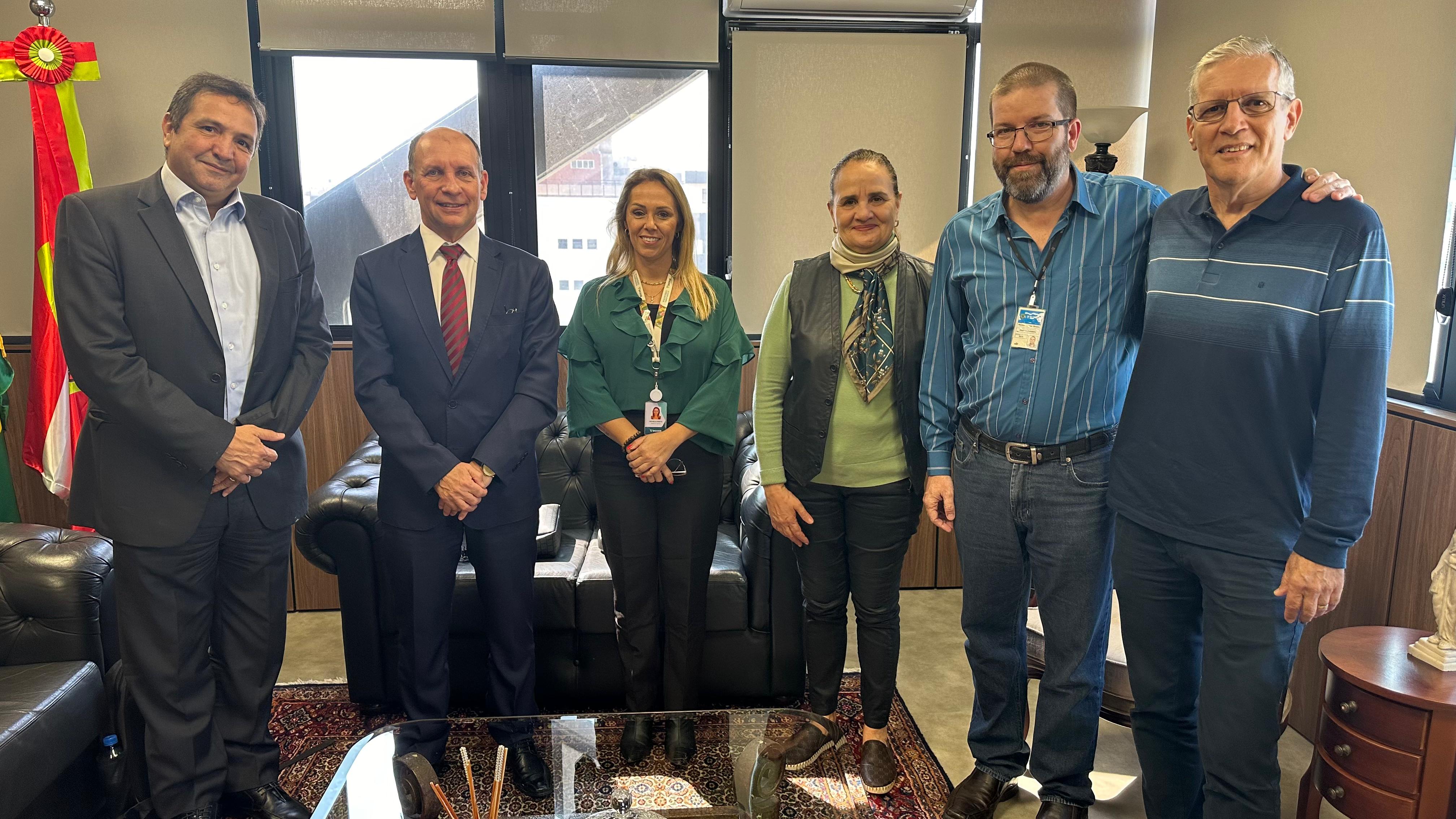 Presidente do TRT-SC recebe visita de representantes do Sicoob ...